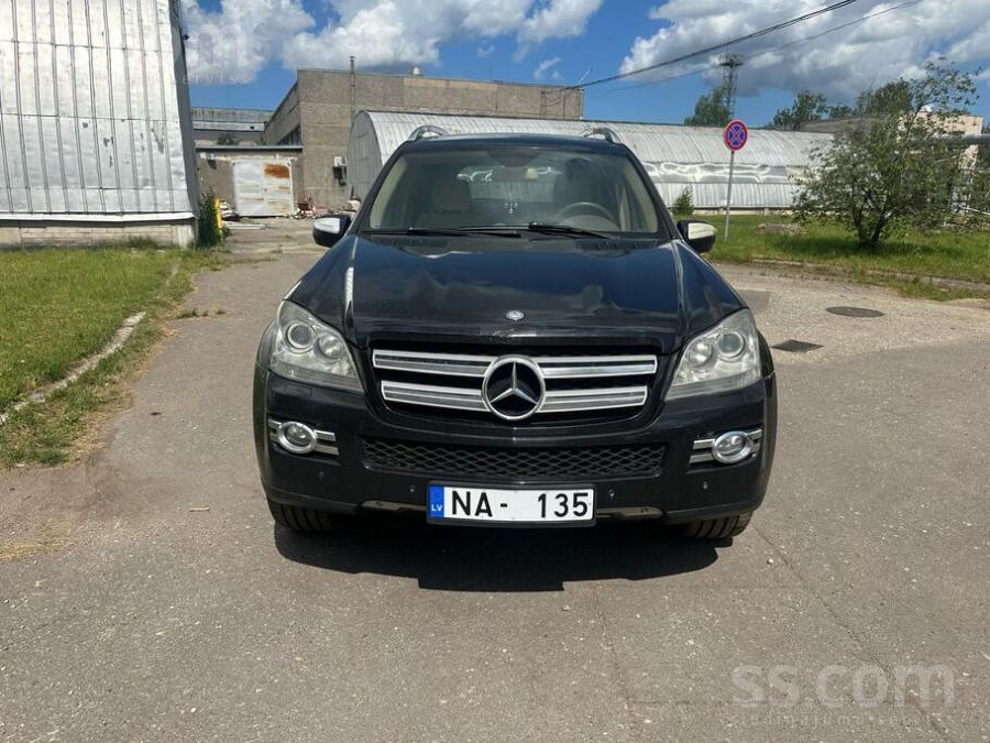 Black Mercedes-Benz GL 320 2009 in Riga, with an engine capacity of 3.00 L and mileage of 41 thousand km for 9300 €, photo 1 on AUTOMOTO.COM.LV