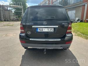Black Mercedes-Benz GL 320 2009 in Riga, with an engine capacity of 3.00 L and mileage of 41 thousand km for 9300 €, photo 2 on AUTOMOTO.COM.LV