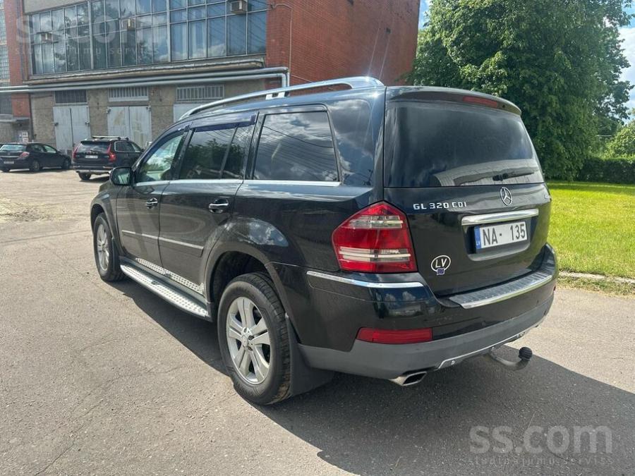 Black Mercedes-Benz GL 320 2009 in Riga, with an engine capacity of 3.00 L and mileage of 41 thousand km for 9300 €, photo 3 on AUTOMOTO.COM.LV