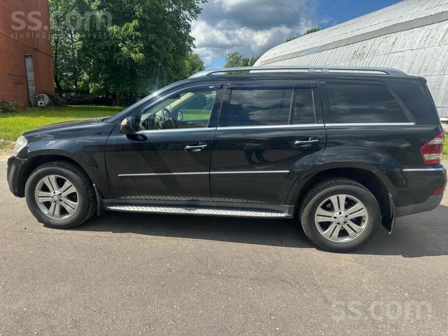 Black Mercedes-Benz GL 320 2009 in Riga, with an engine capacity of 3.00 L and mileage of 41 thousand km for 9300 €, photo 4 on AUTOMOTO.COM.LV
