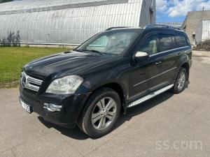Black Mercedes-Benz GL 320 2009 in Riga, with an engine capacity of 3.00 L and mileage of 41 thousand km for 9300 €, photo 5 on AUTOMOTO.COM.LV