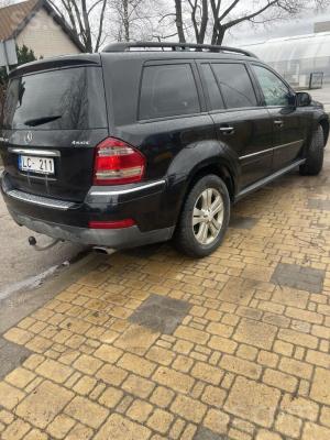 Black Mercedes-Benz GL 320 2009 in Riga, with an engine capacity of 3.00 L and mileage of 282 thousand km for 9050 €, photo 6 on AUTOMOTO.COM.LV