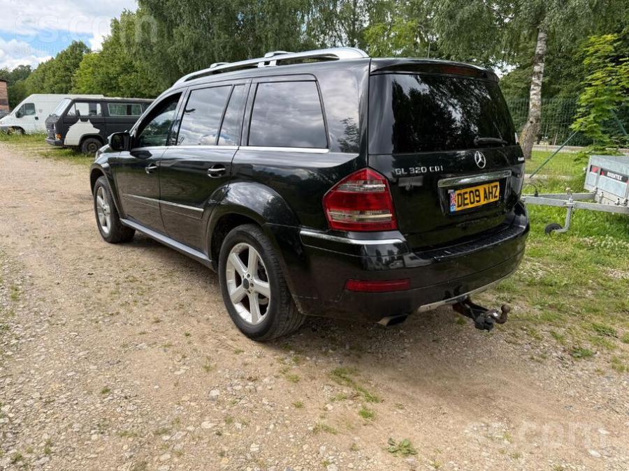 Черный Мерседес ГЛ 320 2009 в Огре, объемом двигателя 3.00 л и пробегом 188 тыс. км за 4000 €, фото 4 на AUTOMOTO.COM.LV