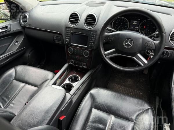 Black Mercedes-Benz GL 320 2009 in Ogre, with an engine capacity of 3.00 L and mileage of 188 thousand km for 4000 €, photo 5 on AUTOMOTO.COM.LV