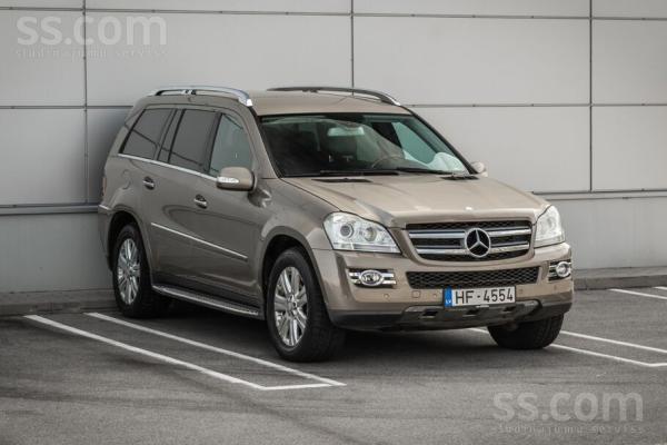 Brown Mercedes-Benz GL 320 2008 in Riga, with an engine capacity of 3.00 L and mileage of 327 thousand km for 5990 €, photo 3 on AUTOMOTO.COM.LV