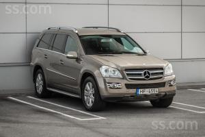 Brown Mercedes-Benz GL 320 2008 in Riga, with an engine capacity of 3.00 L and mileage of 327 thousand km for 5990 €, photo 4 on AUTOMOTO.COM.LV