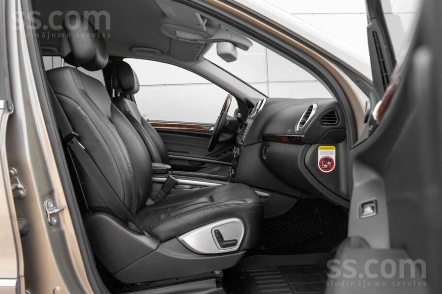 Brown Mercedes-Benz GL 320 2008 in Riga, with an engine capacity of 3.00 L and mileage of 327 thousand km for 5990 €, photo 14 on AUTOMOTO.COM.LV