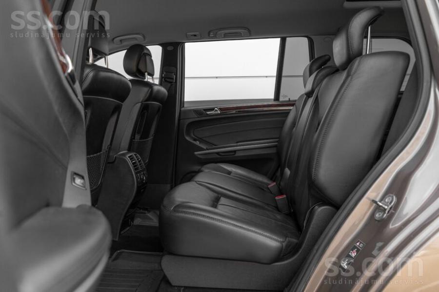 Brown Mercedes-Benz GL 320 2008 in Riga, with an engine capacity of 3.00 L and mileage of 327 thousand km for 5990 €, photo 15 on AUTOMOTO.COM.LV