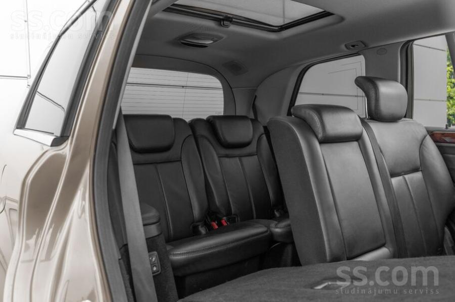 Brown Mercedes-Benz GL 320 2008 in Riga, with an engine capacity of 3.00 L and mileage of 327 thousand km for 5990 €, photo 18 on AUTOMOTO.COM.LV