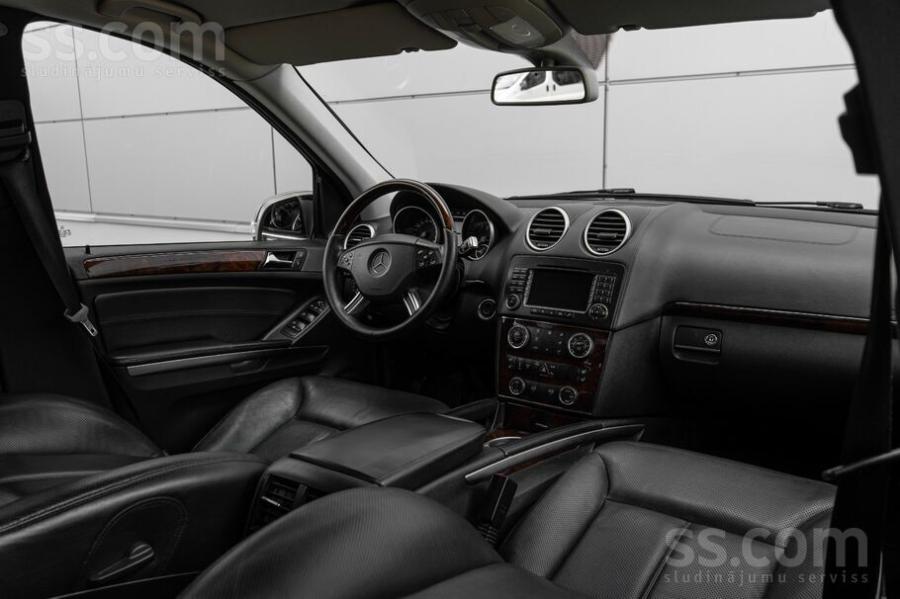 Brown Mercedes-Benz GL 320 2008 in Riga, with an engine capacity of 3.00 L and mileage of 327 thousand km for 5990 €, photo 19 on AUTOMOTO.COM.LV