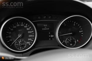 Brown Mercedes-Benz GL 320 2008 in Riga, with an engine capacity of 3.00 L and mileage of 327 thousand km for 5990 €, photo 23 on AUTOMOTO.COM.LV
