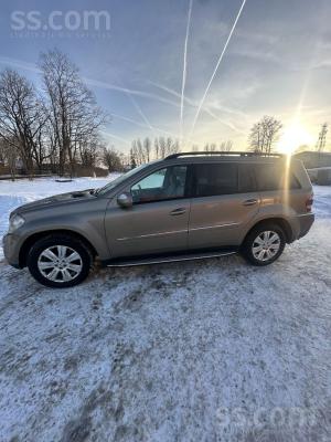 Mercedes-Benz GL 320 2008 Rīga, ar dzinēja tilpumu 3.00 L un nobraukumu 292 tūkst. km par 8500 €, foto  vietnē AUTOMOTO.COM.LV