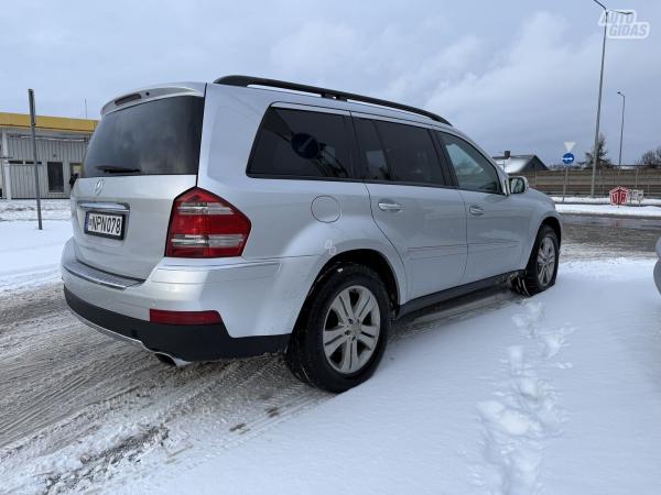 Pelēks Mercedes-Benz GL 320 2006 Viļņa, ar dzinēja tilpumu 3.00 L un nobraukumu 380 tūkst. km par 3700 €, foto 3 vietnē AUTOMOTO.COM.LV