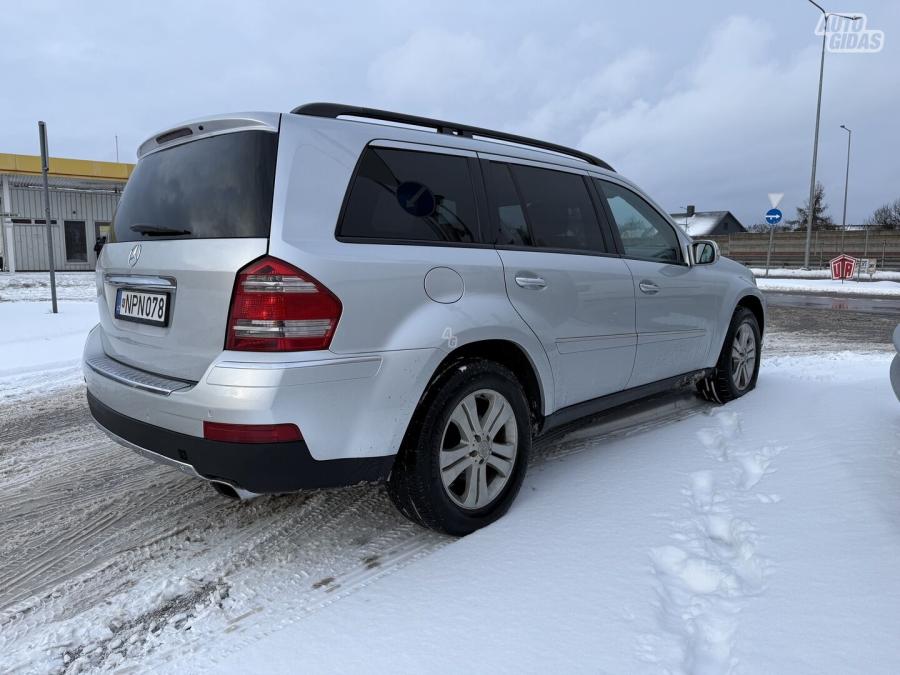 Pelēks Mercedes-Benz GL 320 2006 Viļņa, ar dzinēja tilpumu 3.00 L un nobraukumu 380 tūkst. km par 3700 €, foto 3 vietnē AUTOMOTO.COM.LV