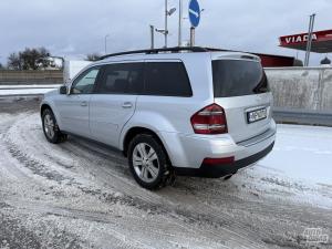 Pelēks Mercedes-Benz GL 320 2006 Viļņa, ar dzinēja tilpumu 3.00 L un nobraukumu 380 tūkst. km par 3700 €, foto 4 vietnē AUTOMOTO.COM.LV
