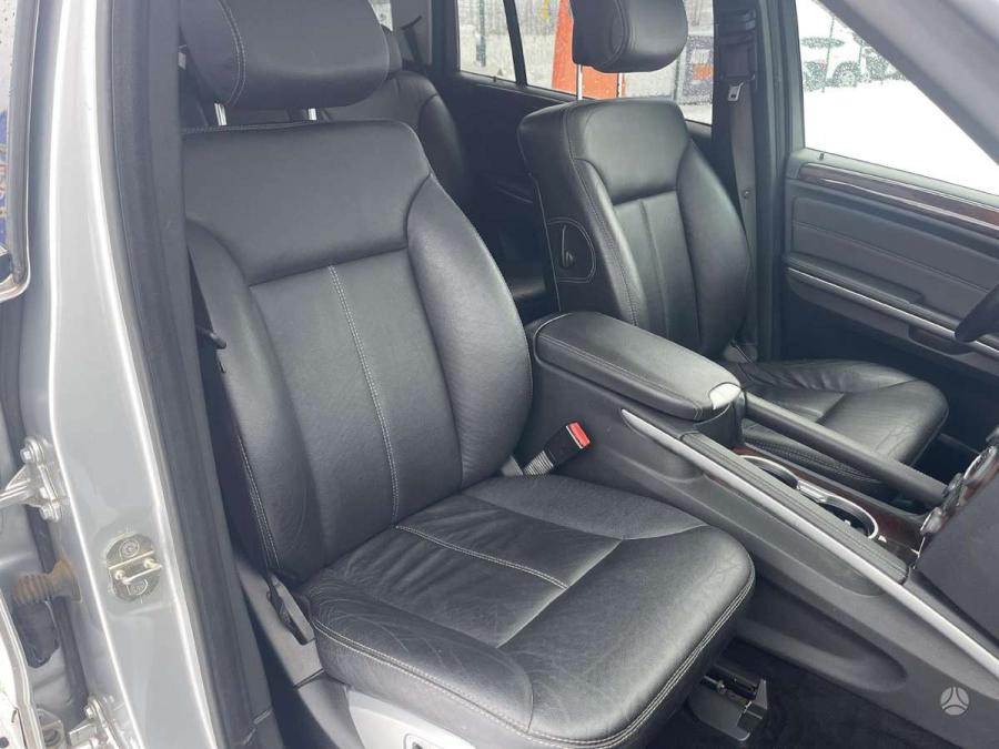 Pelēks Mercedes-Benz GL 320 2007 Kauņa, ar dzinēja tilpumu 2.99 L un nobraukumu 255 tūkst. km par 6750 €, foto 29 vietnē AUTOMOTO.COM.LV