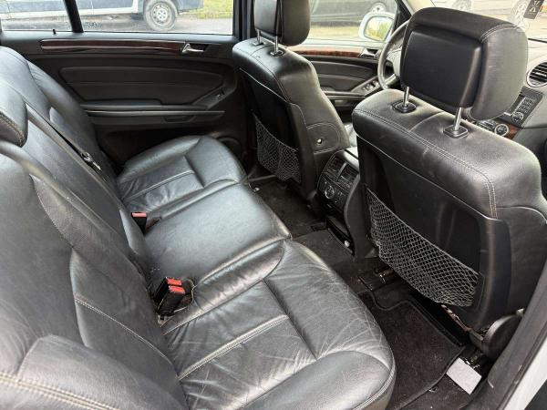 Grey Mercedes-Benz GL 320 2007 in Vilnius, with an engine capacity of 2.99 L and mileage of 420 thousand km for 2900 €, photo 9 on AUTOMOTO.COM.LV
