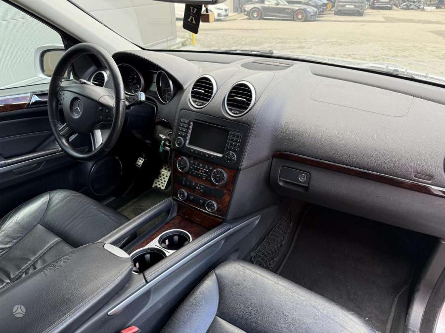 Pelēks Mercedes-Benz GL 320 2007 Viļņa, ar dzinēja tilpumu 2.99 L un nobraukumu 420 tūkst. km par 3500 €, foto 10 vietnē AUTOMOTO.COM.LV