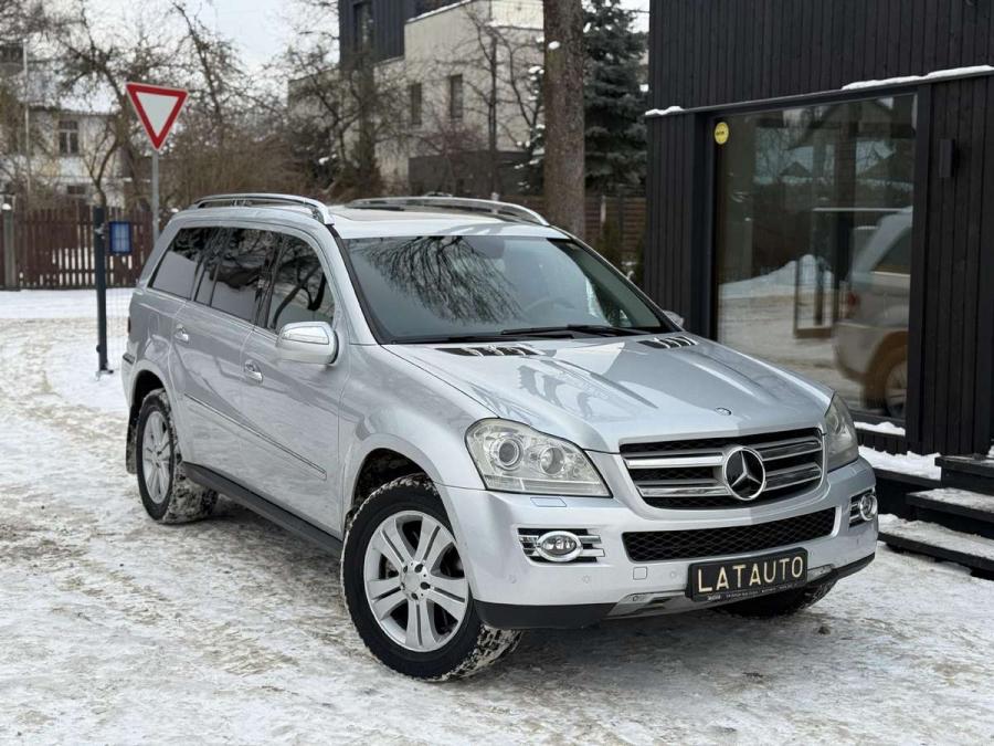 Grey Mercedes-Benz GL 320 2008 in Riga, with an engine capacity of 2.99 L and mileage of 243 thousand km for 11990 €, photo 2 on AUTOMOTO.COM.LV