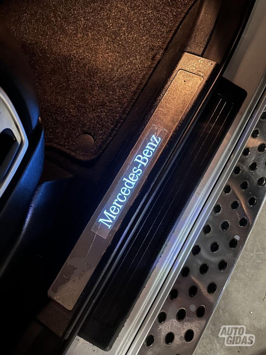 Pelēks Mercedes-Benz GL 320 2008 Kauņa, ar dzinēja tilpumu 3.20 L un nobraukumu 267 tūkst. km par 8000 €, foto 12 vietnē AUTOMOTO.COM.LV