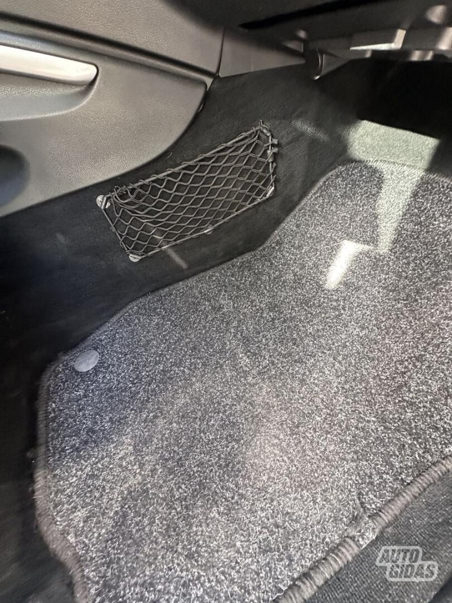 Pelēks Mercedes-Benz GL 320 2008 Kauņa, ar dzinēja tilpumu 3.20 L un nobraukumu 267 tūkst. km par 8000 €, foto 15 vietnē AUTOMOTO.COM.LV