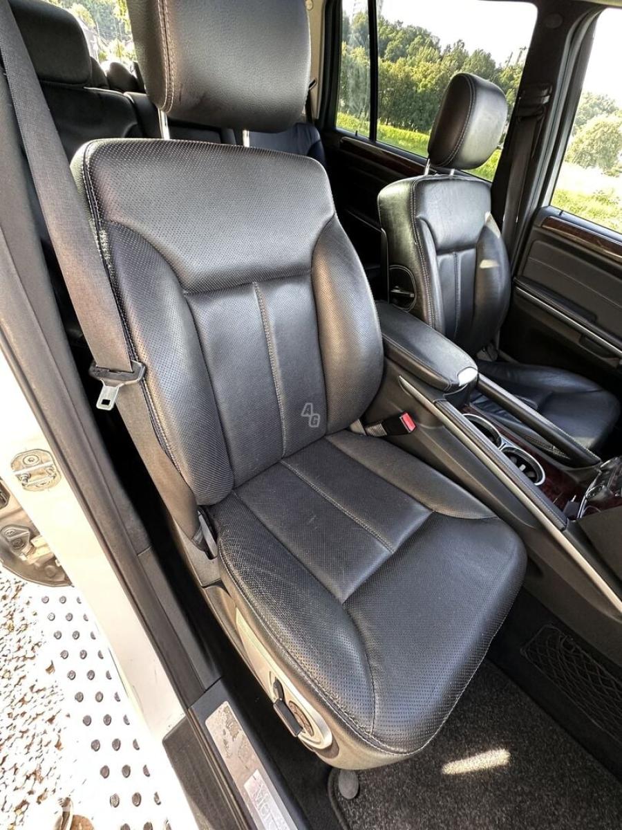 Pelēks Mercedes-Benz GL 320 2008 Kauņa, ar dzinēja tilpumu 3.20 L un nobraukumu 267 tūkst. km par 8000 €, foto 18 vietnē AUTOMOTO.COM.LV