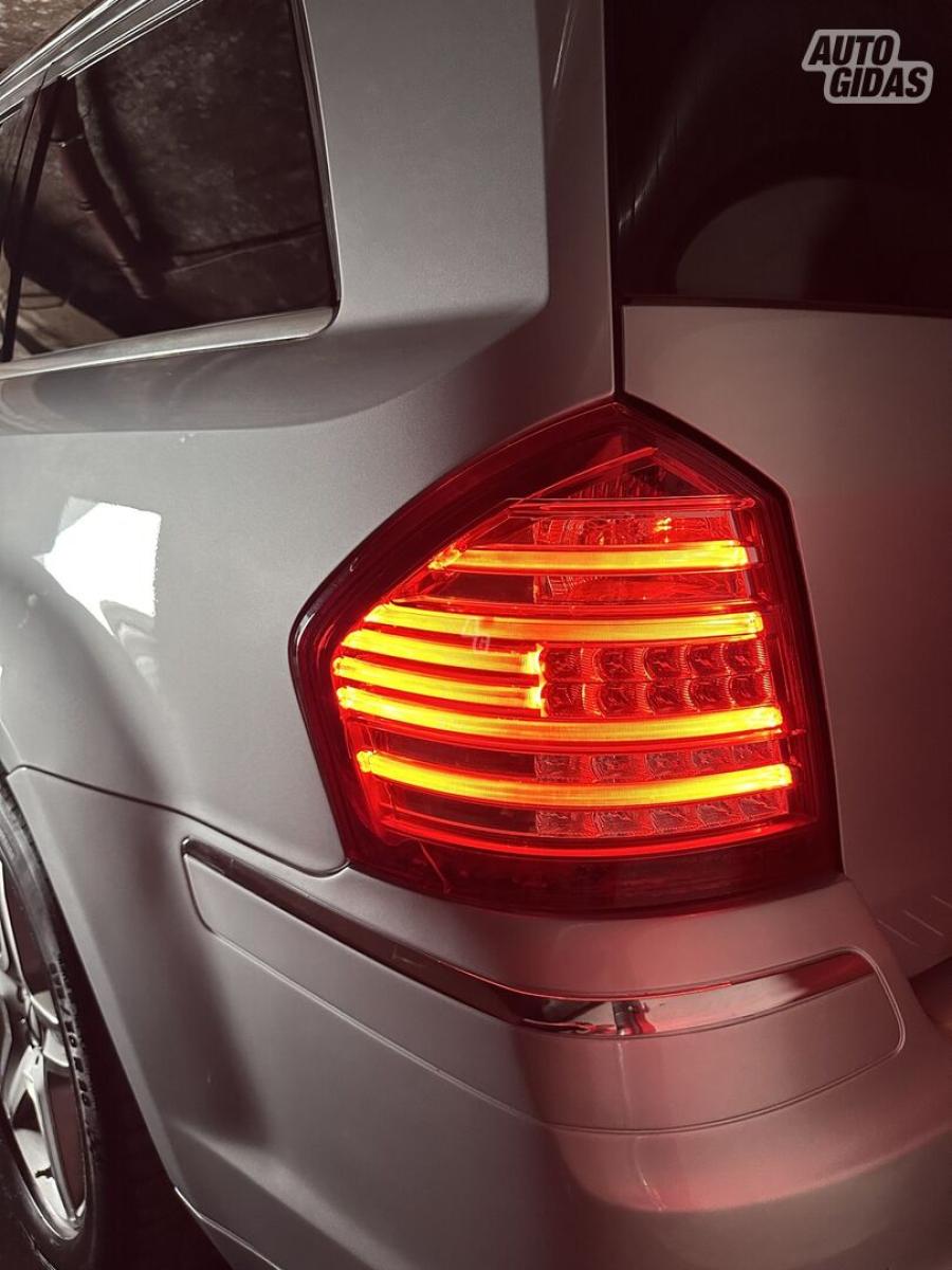 Pelēks Mercedes-Benz GL 320 2008 Kauņa, ar dzinēja tilpumu 3.20 L un nobraukumu 267 tūkst. km par 8000 €, foto 23 vietnē AUTOMOTO.COM.LV