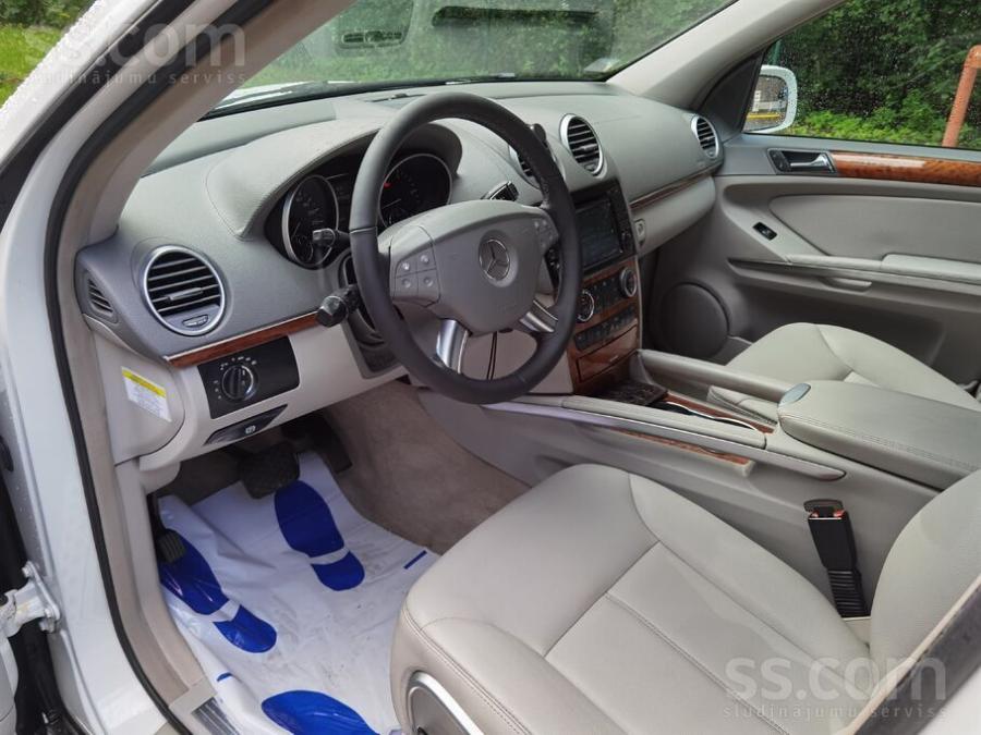 White Mercedes-Benz GL 320 2008 in Riga, with an engine capacity of 3.00 L and mileage of 267 thousand km for 8950 €, photo 3 on AUTOMOTO.COM.LV