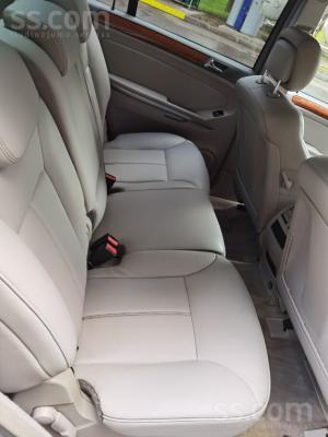 White Mercedes-Benz GL 320 2008 in Riga, with an engine capacity of 3.00 L and mileage of 267 thousand km for 8950 €, photo 9 on AUTOMOTO.COM.LV