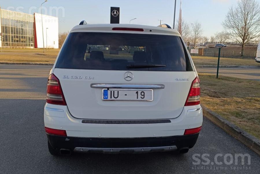 White Mercedes-Benz GL 320 2008 in Riga, with an engine capacity of 3.00 L and mileage of 267 thousand km for 8950 €, photo 17 on AUTOMOTO.COM.LV