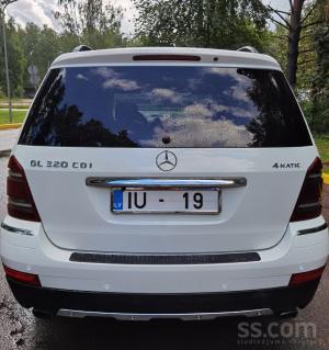 White Mercedes-Benz GL 320 2008 in Riga, with an engine capacity of 3.00 L and mileage of 267 thousand km for 8950 €, photo 18 on AUTOMOTO.COM.LV