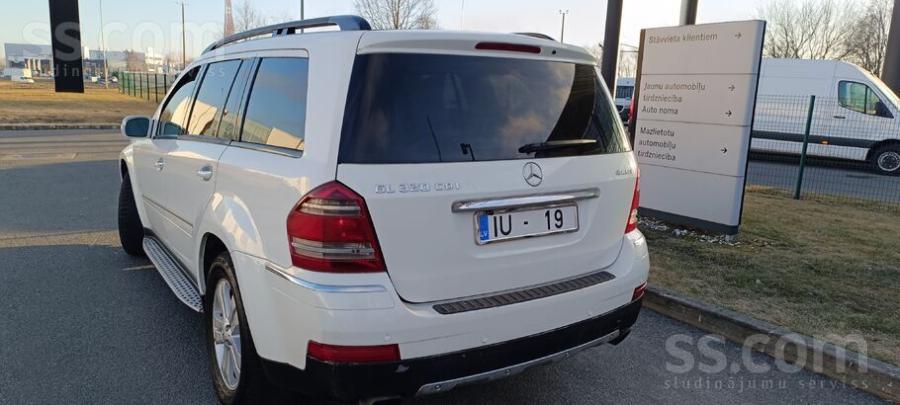 White Mercedes-Benz GL 320 2008 in Riga, with an engine capacity of 3.00 L and mileage of 267 thousand km for 8950 €, photo 20 on AUTOMOTO.COM.LV