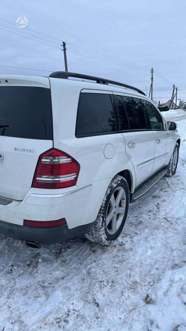 Balts Mercedes-Benz GL 320 2009 Akmenė, ar dzinēja tilpumu 2.99 L un nobraukumu 297 tūkst. km par 8500 €, foto 5 vietnē AUTOMOTO.COM.LV