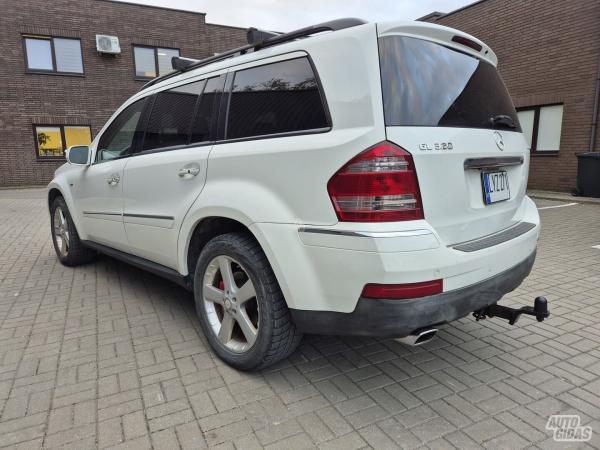 Мерседес ГЛ 320 2010 в Каунас на AUTOMOTO.COM.LV Белый Мерседес ГЛ 320 2010 в Каунас, объемом двигателя 3.00 л и пробегом 299 тыс. км за 10500 €, фото 4 на AUTOMOTO.COM.LV