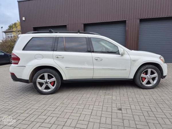 Мерседес ГЛ 320 2010 в Каунас на AUTOMOTO.COM.LV Белый Мерседес ГЛ 320 2010 в Каунас, объемом двигателя 3.00 л и пробегом 299 тыс. км за 10500 €, фото 7 на AUTOMOTO.COM.LV