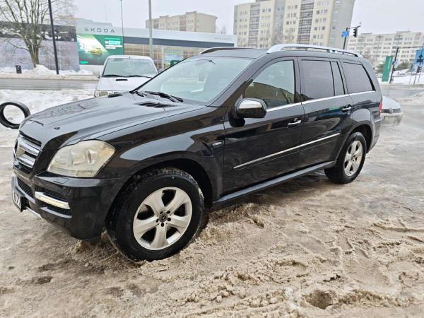 Black Mercedes-Benz GL 350 2010 in Vilnius, with an engine capacity of 3.00 L and mileage of 320 thousand km for 9000 €, photo 3 on AUTOMOTO.COM.LV