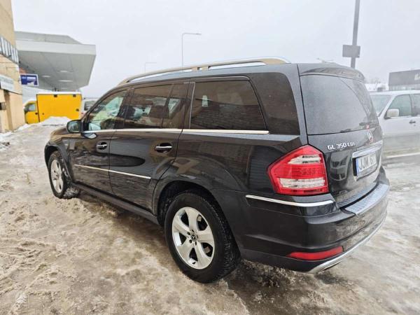 Black Mercedes-Benz GL 350 2010 in Vilnius, with an engine capacity of 3.00 L and mileage of 320 thousand km for 9000 €, photo 4 on AUTOMOTO.COM.LV
