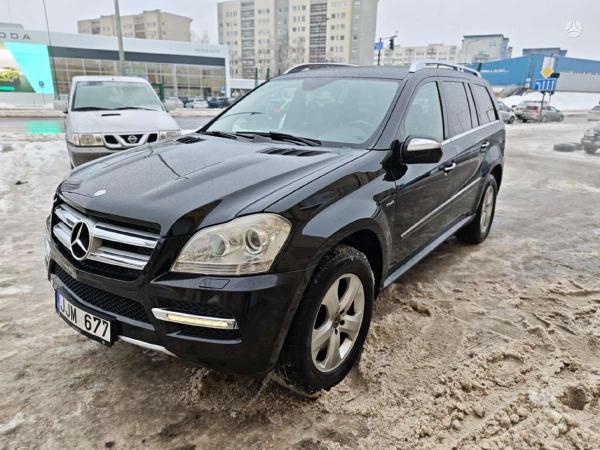 Black Mercedes-Benz GL 350 2010 in Vilnius, with an engine capacity of 3.00 L and mileage of 320 thousand km for 9000 €, photo 5 on AUTOMOTO.COM.LV