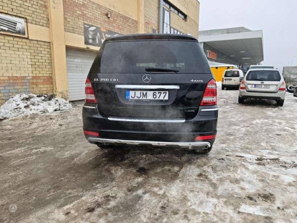 Black Mercedes-Benz GL 350 2010 in Vilnius, with an engine capacity of 3.00 L and mileage of 320 thousand km for 9000 €, photo 10 on AUTOMOTO.COM.LV