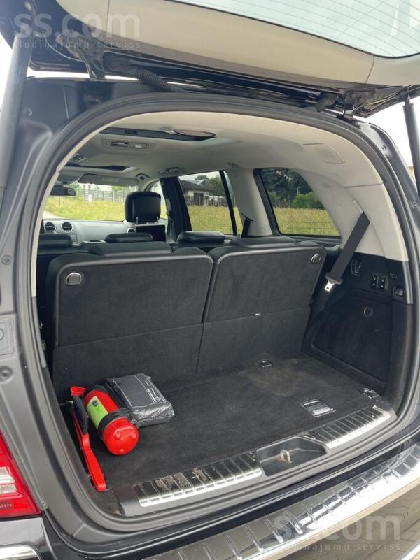 Melns Mercedes-Benz GL 350 2010 Rīga, ar dzinēja tilpumu 3.00 L un nobraukumu 300 tūkst. km par 12000 €, foto 8 vietnē AUTOMOTO.COM.LV
