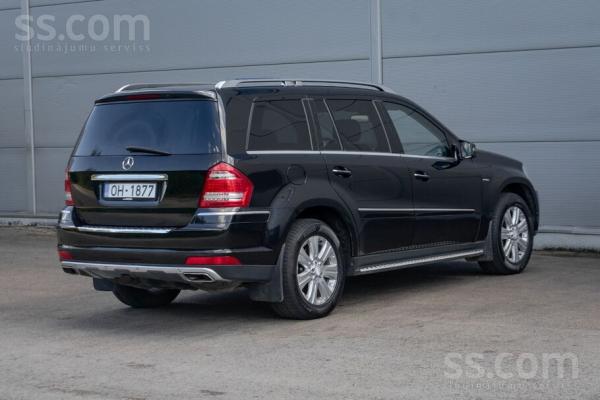 Black Mercedes-Benz GL 350 2011 in Riga, with an engine capacity of 3.00 L and mileage of 0 thousand km for 12500 €, photo 4 on AUTOMOTO.COM.LV