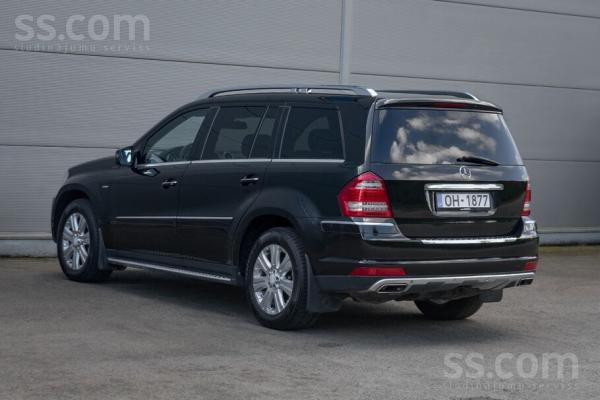Black Mercedes-Benz GL 350 2011 in Riga, with an engine capacity of 3.00 L and mileage of 0 thousand km for 12500 €, photo 6 on AUTOMOTO.COM.LV