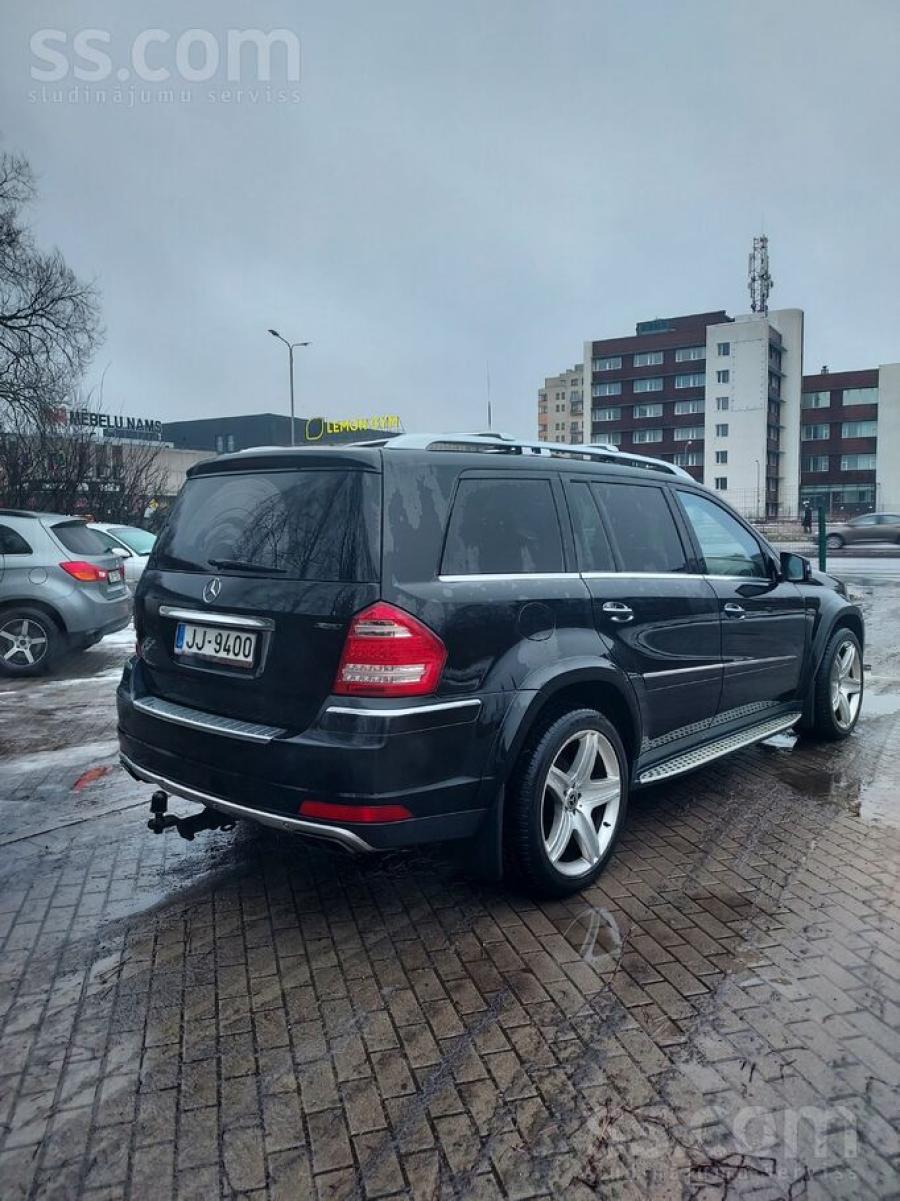 Melns Mercedes-Benz GL 350 2011 Rīga, ar dzinēja tilpumu 3.00 L un nobraukumu 320 tūkst. km par 12700 €, foto 3 vietnē AUTOMOTO.COM.LV