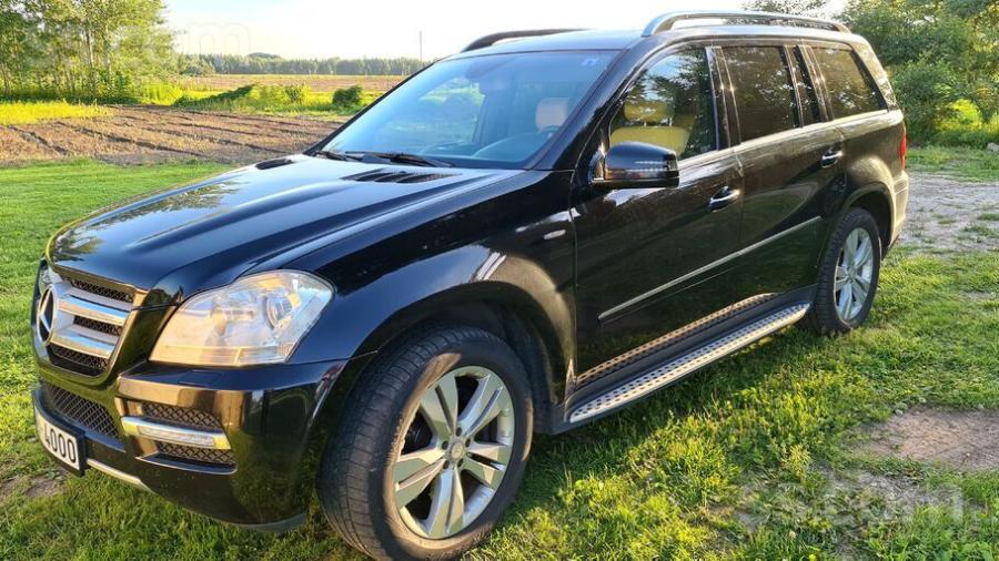 Black Mercedes-Benz GL 350 2011 in Bauska, with an engine capacity of 3.00 L and mileage of 315 thousand km for 13900 €, photo 1 on AUTOMOTO.COM.LV