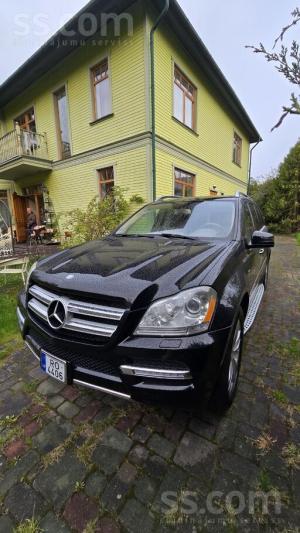 Melns Mercedes-Benz GL 350 2011 Rīga, ar dzinēja tilpumu 3.00 L un nobraukumu 350 tūkst. km par 10800 €, foto 2 vietnē AUTOMOTO.COM.LV