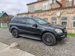 Black Mercedes-Benz GL 350 2012 in Daugavpils, with an engine capacity of 3.00 L and mileage of 317 thousand km for 11900 €, photo 2 on AUTOMOTO.COM.LV