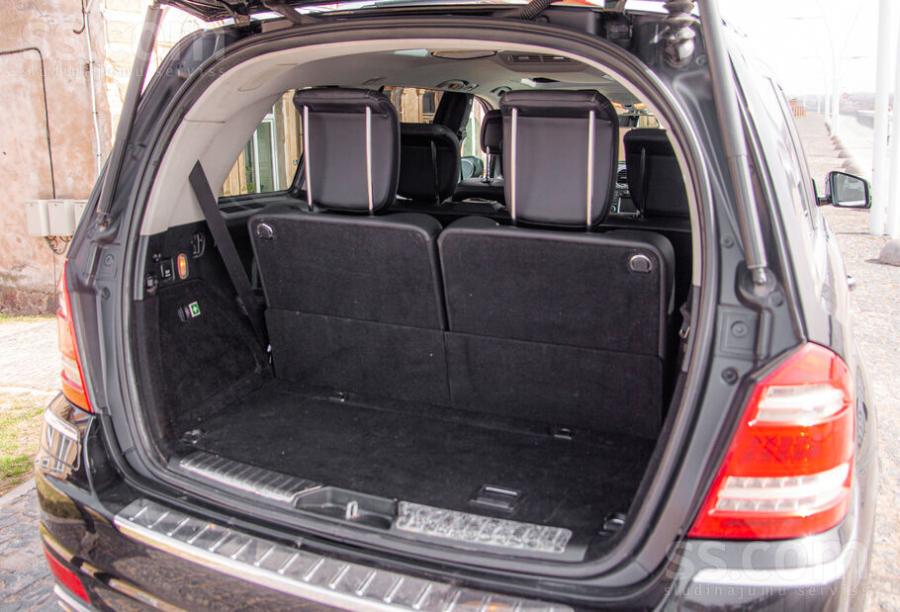 Black Mercedes-Benz GL 350 2012 in Daugavpils, with an engine capacity of 3.00 L and mileage of 317 thousand km for 11900 €, photo 4 on AUTOMOTO.COM.LV