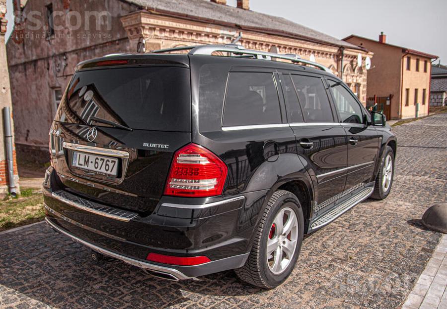 Black Mercedes-Benz GL 350 2012 in Daugavpils, with an engine capacity of 3.00 L and mileage of 317 thousand km for 11900 €, photo 9 on AUTOMOTO.COM.LV
