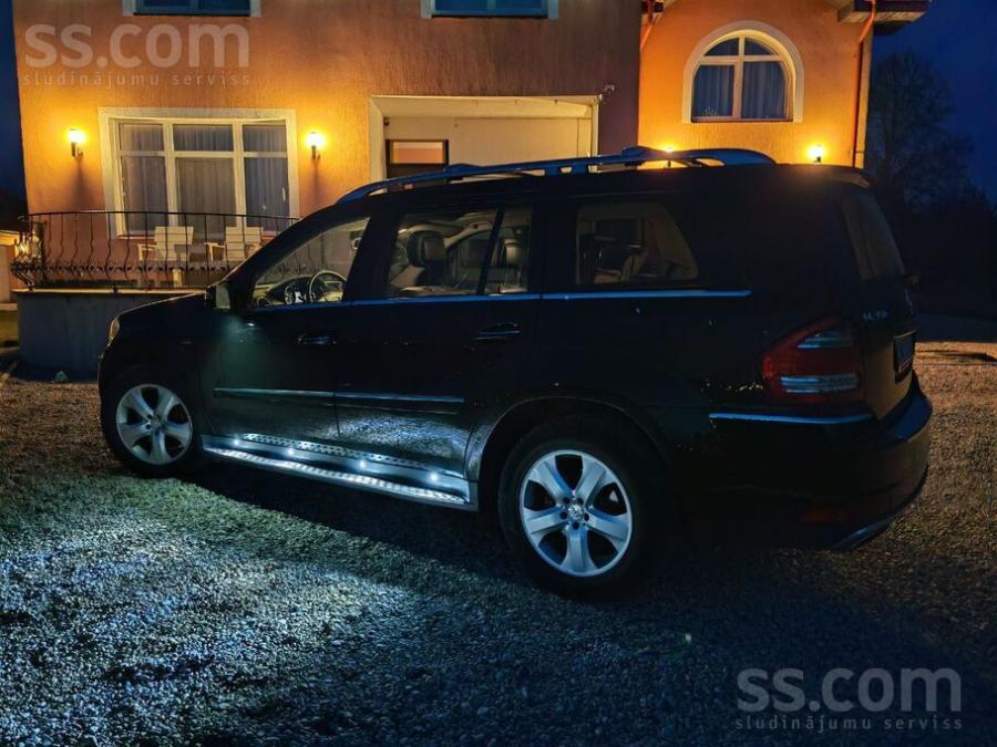 Black Mercedes-Benz GL 350 2012 in Daugavpils, with an engine capacity of 3.00 L and mileage of 317 thousand km for 11900 €, photo 22 on AUTOMOTO.COM.LV