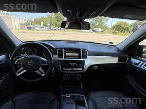 Melns Mercedes-Benz GL 350 2013 Rīga, ar dzinēja tilpumu 3.00 L un nobraukumu 0 tūkst. km par 20450 €, foto 6 vietnē AUTOMOTO.COM.LV